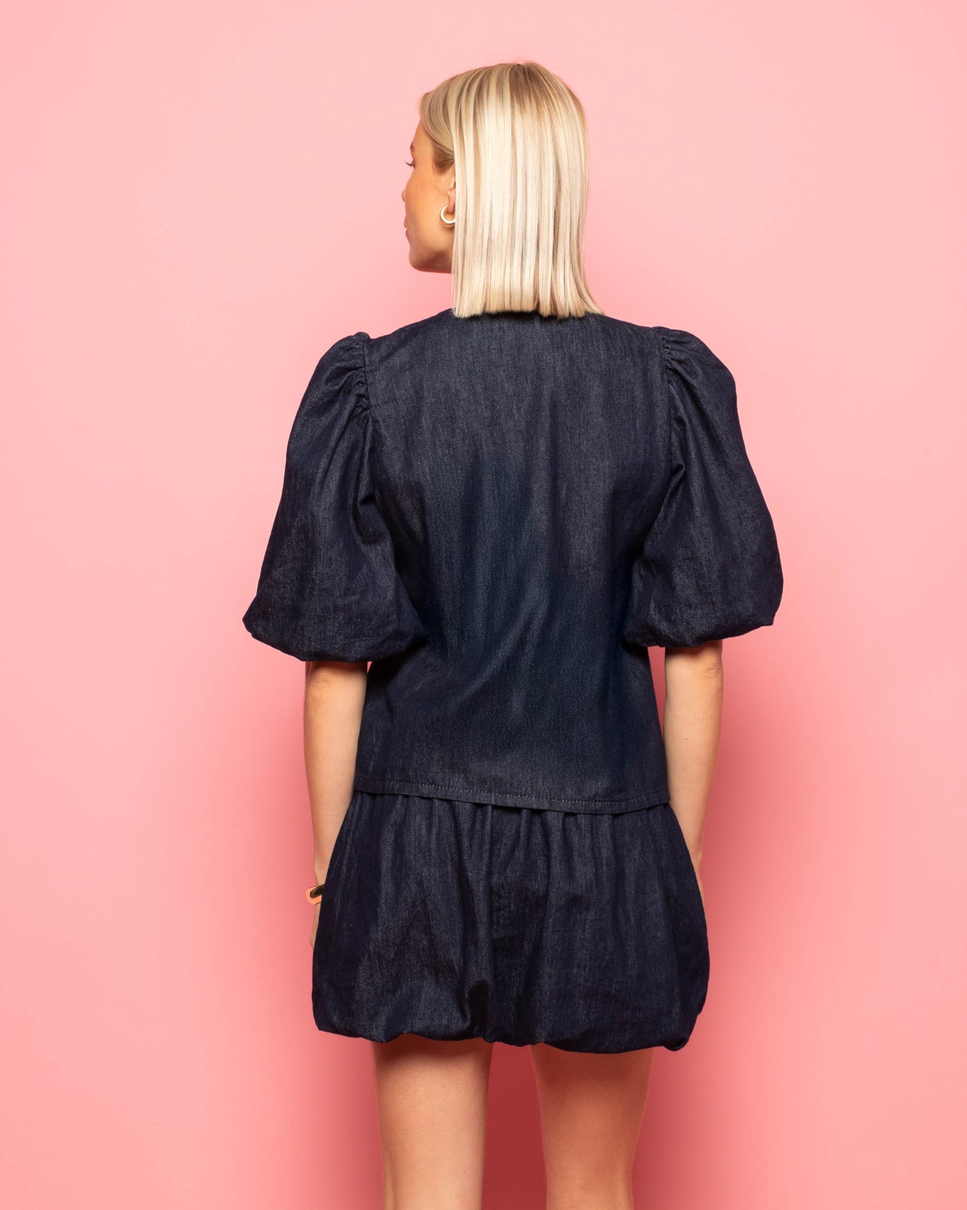 DENIM PUFF SLEEVE BLOUSE DONKERBLAUW | Most Wanted